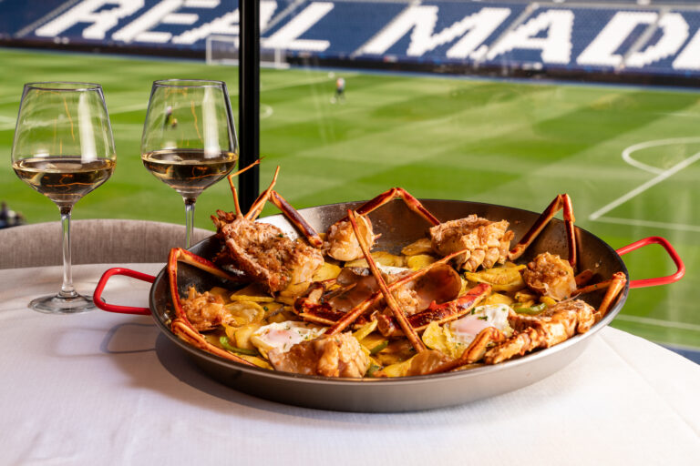 Así es la Puerta 57 del Bernabéu, el restaurante a pie de campo